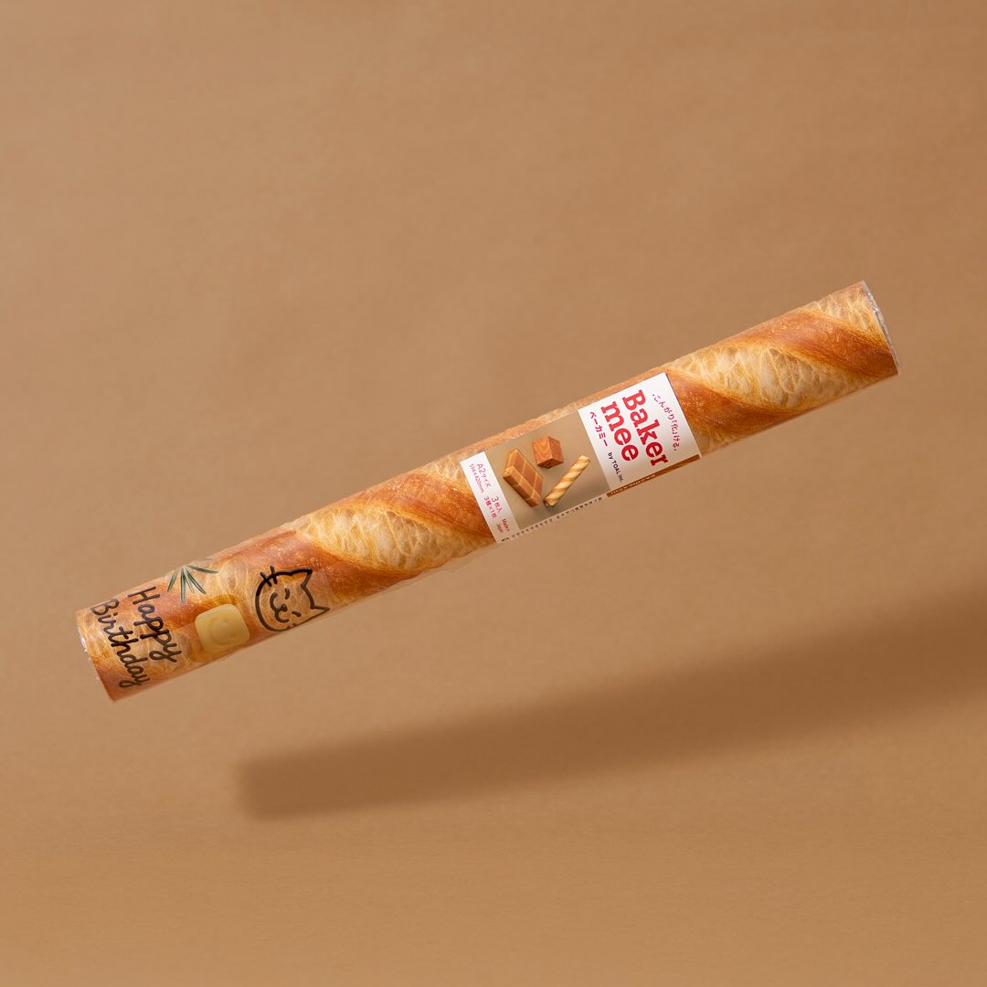 Este papel convierte cada regalo en una barra de pan - La Criatura Creativa